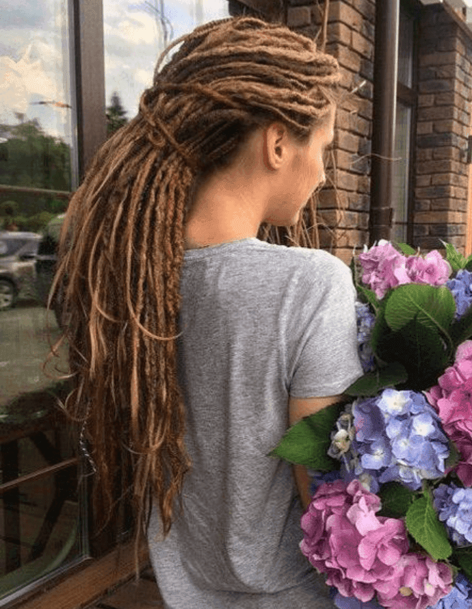 Dreadlocks: Saiba o que são os dreads, tipos, inspirações e como cuidar!